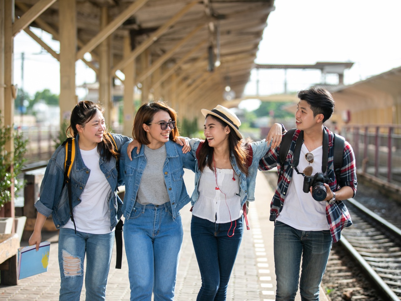 Ingin Traveling dengan Teman Tapi Budget Terbatas? Ini Tipsnya Agar Tetap Bisa Menikmati Liburan ...